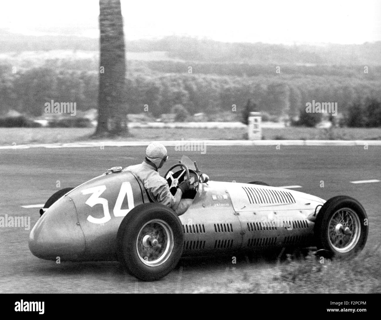 Juan Manuel Fangio dans sa Maserati 4CLT 1949 Photo Stock - Alamy