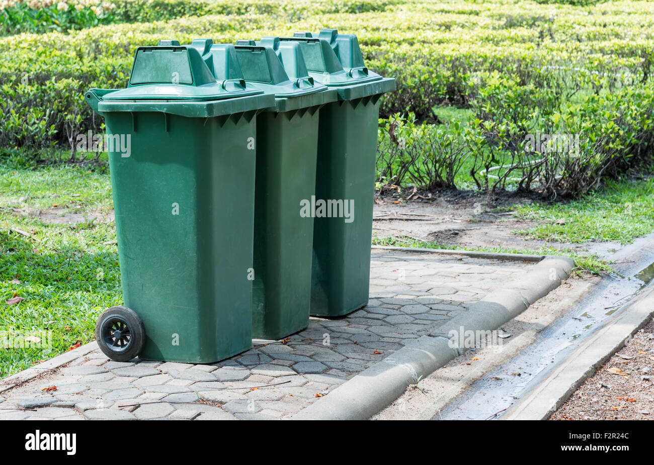 Bac vert Banque de photographies et d’images à haute résolution - Alamy