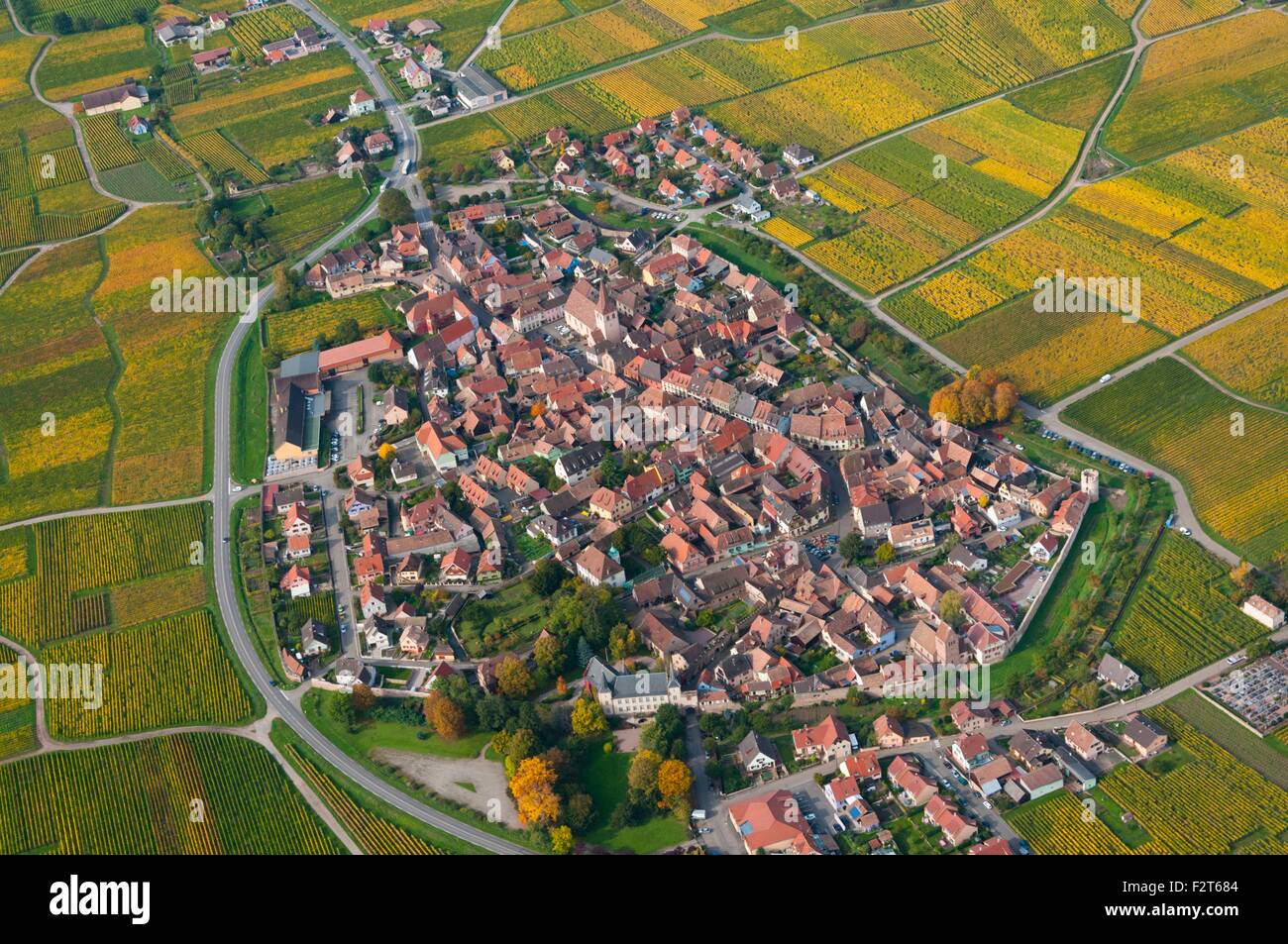 La France, Haut Rhin (68), route des vins, le village de Kientzheim ...
