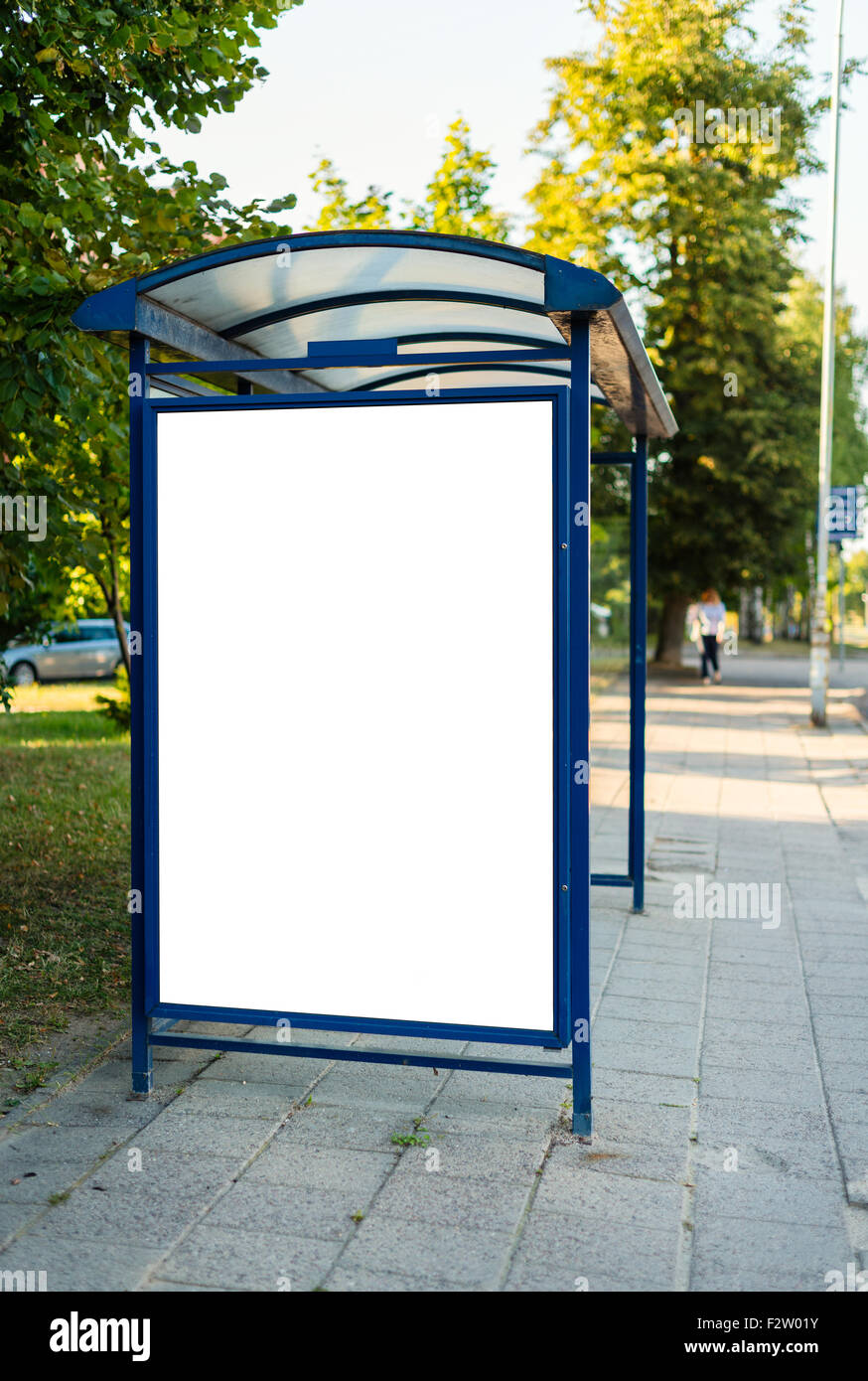 Arrêt de bus vide panneau publicitaire dans la ville Photo Stock - Alamy