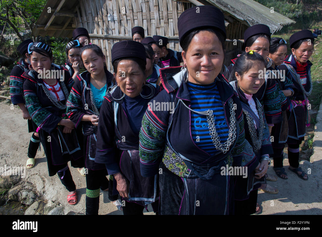 Tribu noire Banque de photographies et d’images à haute résolution - Alamy