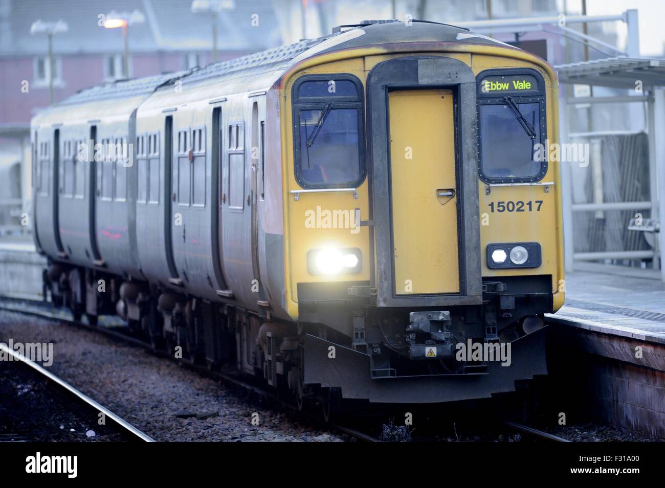 Un train Arriva Trains Wales à Ebbw Vale à la gare centrale de Cardiff ...