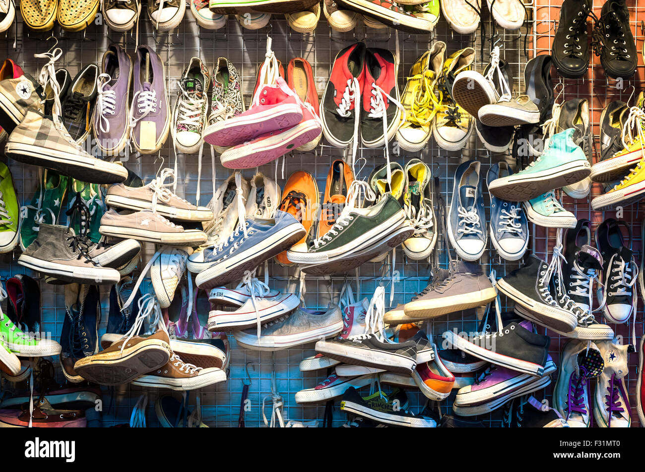Shoe shop chatuchak market bangkok Banque de photographies et d’images ...