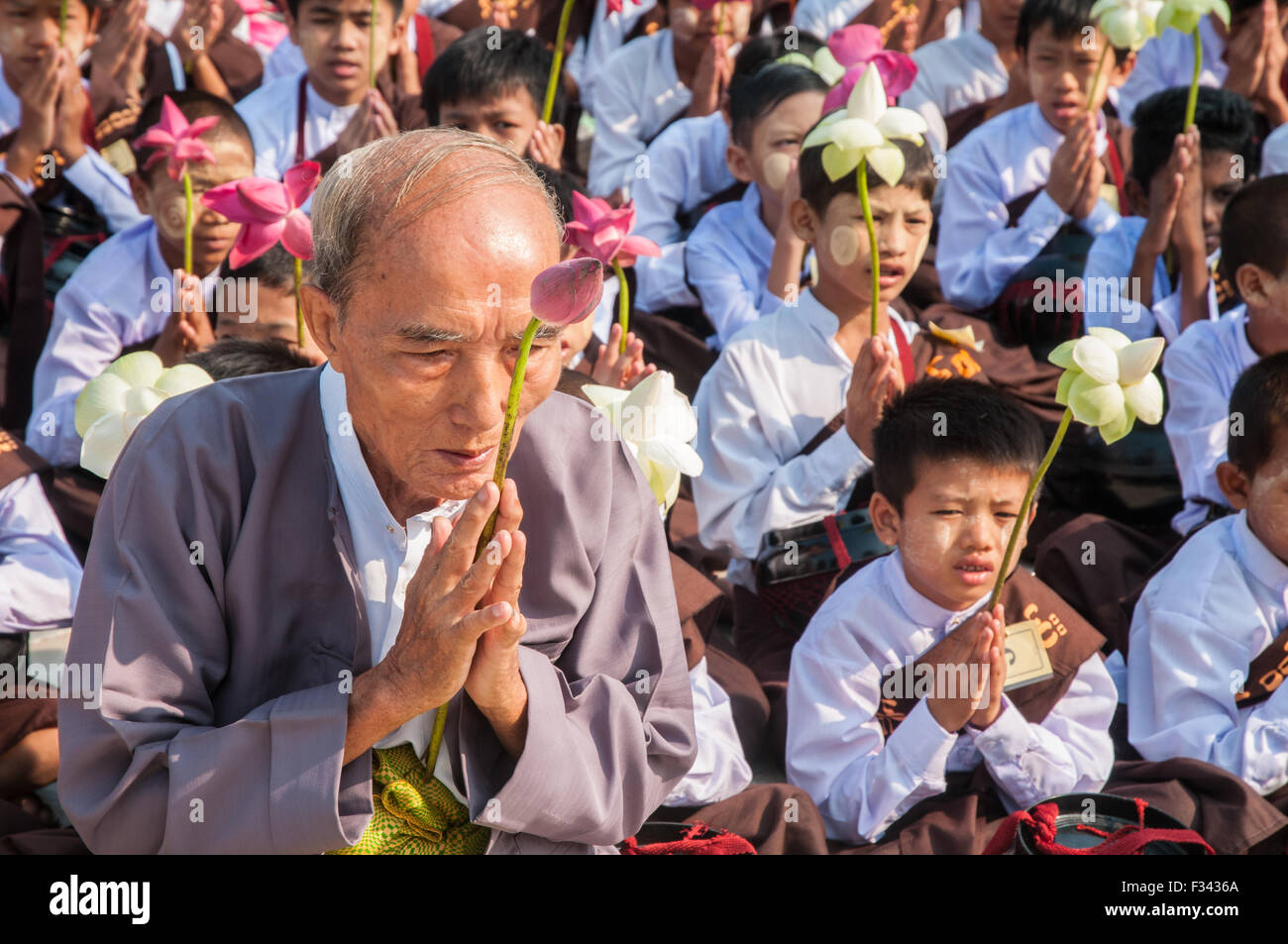 Moine enfants Banque de photographies et d’images à haute résolution ...