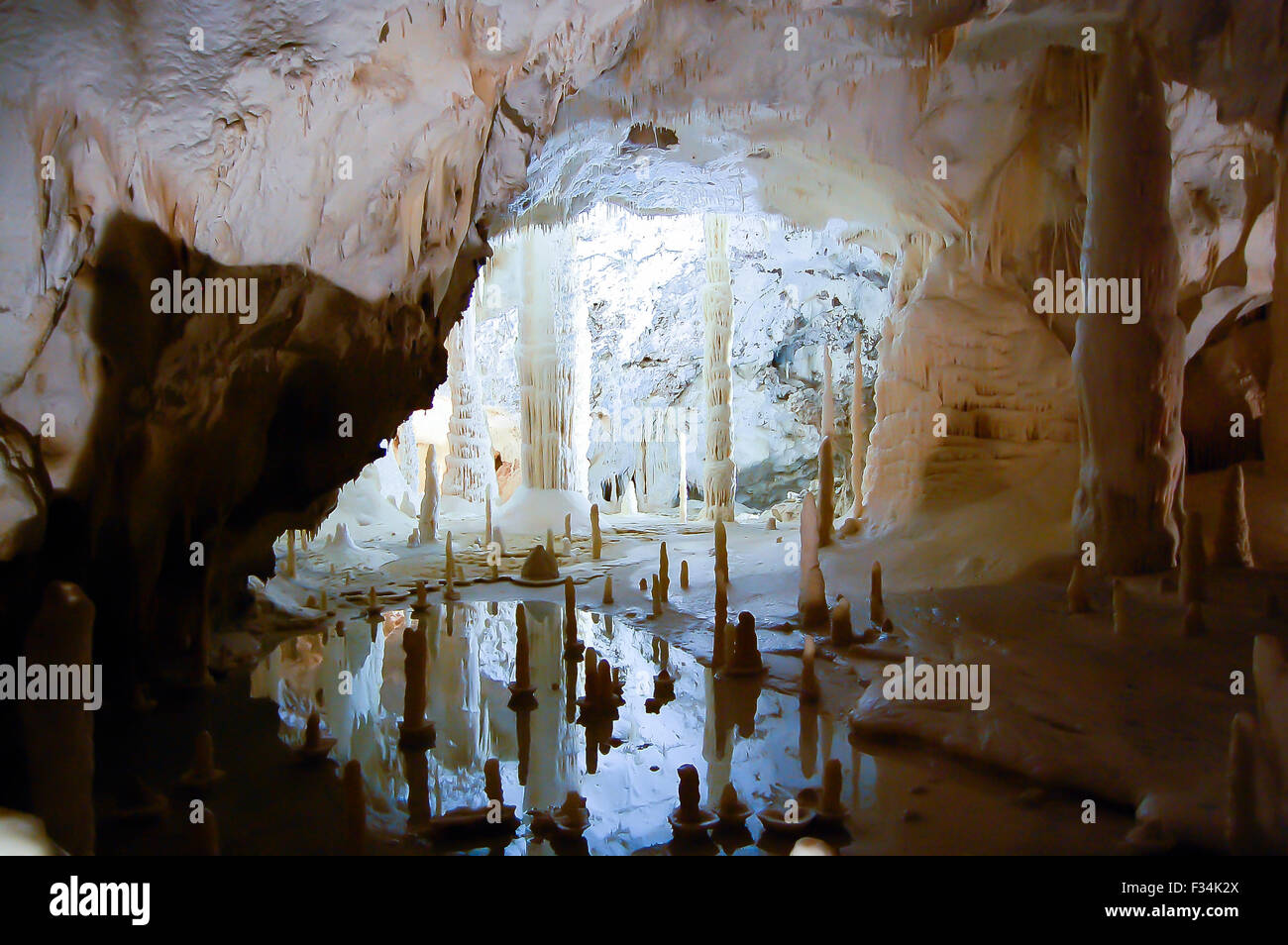 Grotte de frasassi Banque de photographies et d’images à haute ...