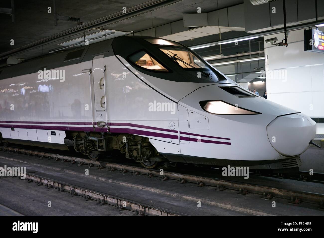 Modern train Banque de photographies et d’images à haute résolution - Alamy