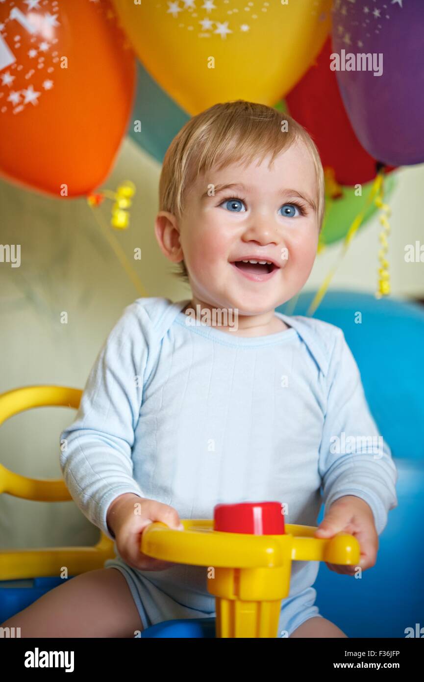 Joyeux anniversaire 1 ans garçon Banque de photographies et d’images à ...