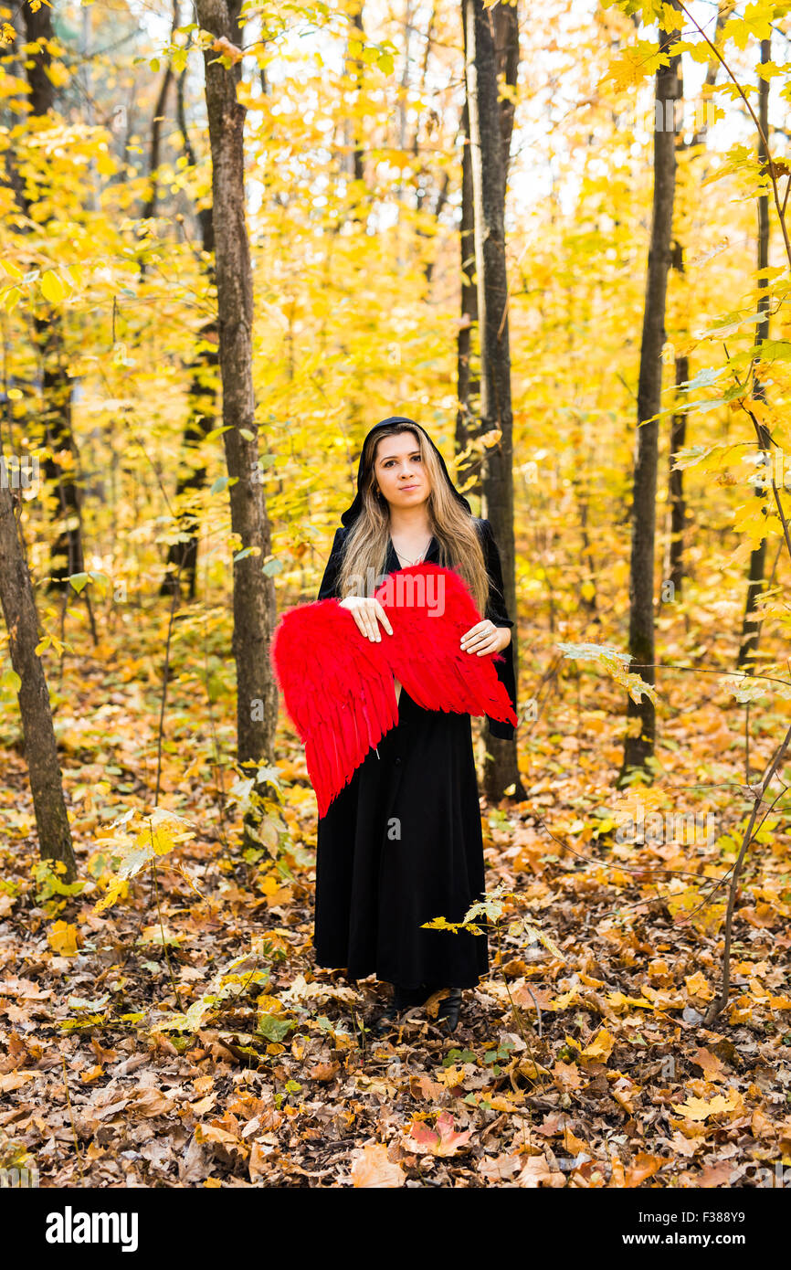 Fallen angel pose Banque de photographies et d’images à haute ...