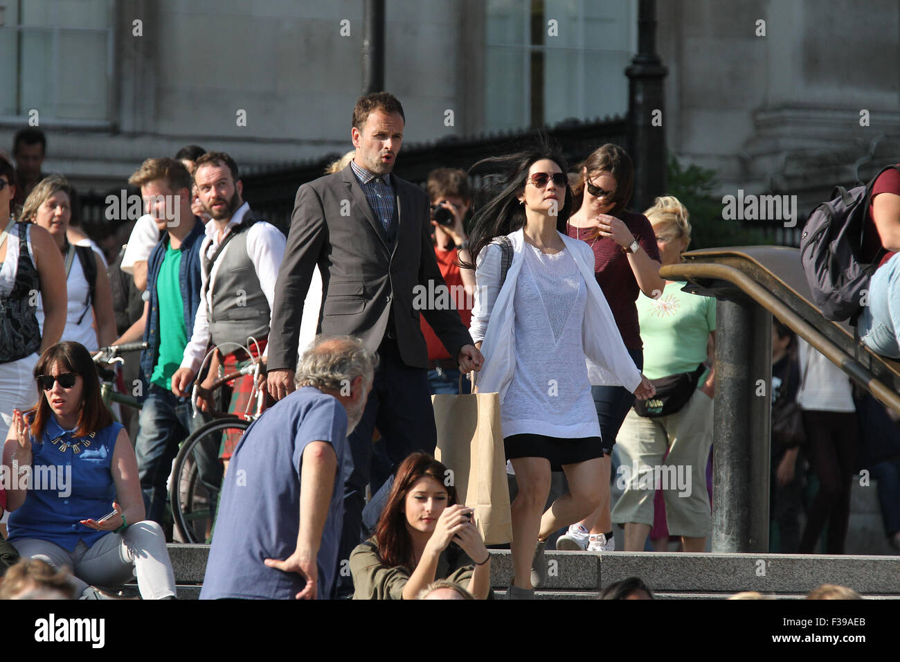 Lucy liu and jonny lee miller filming in london Banque de photographies et d’images à haute ...