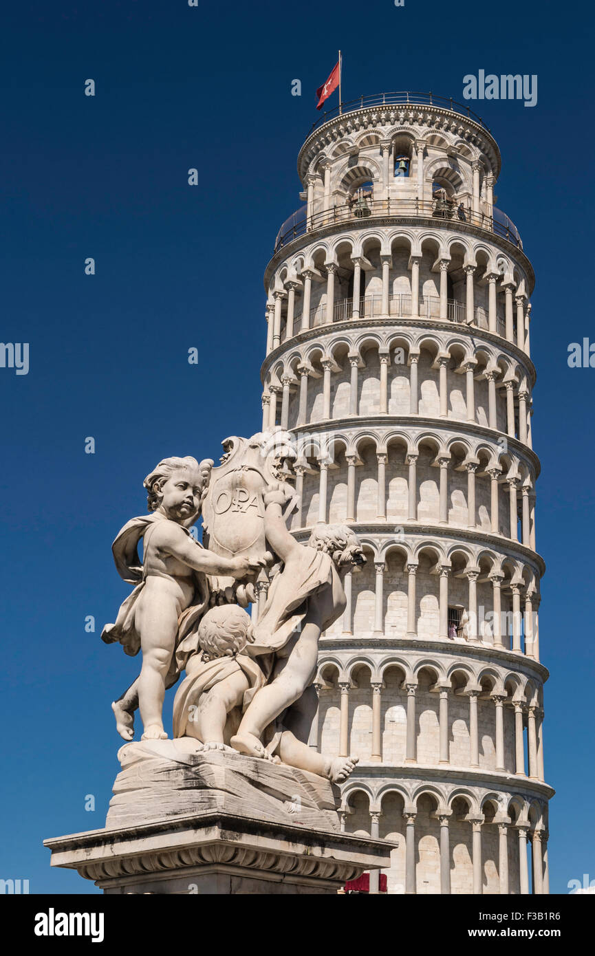 La tour penchée de Pise, Torre Pendente di Pisa, avec La Fontana dei ...
