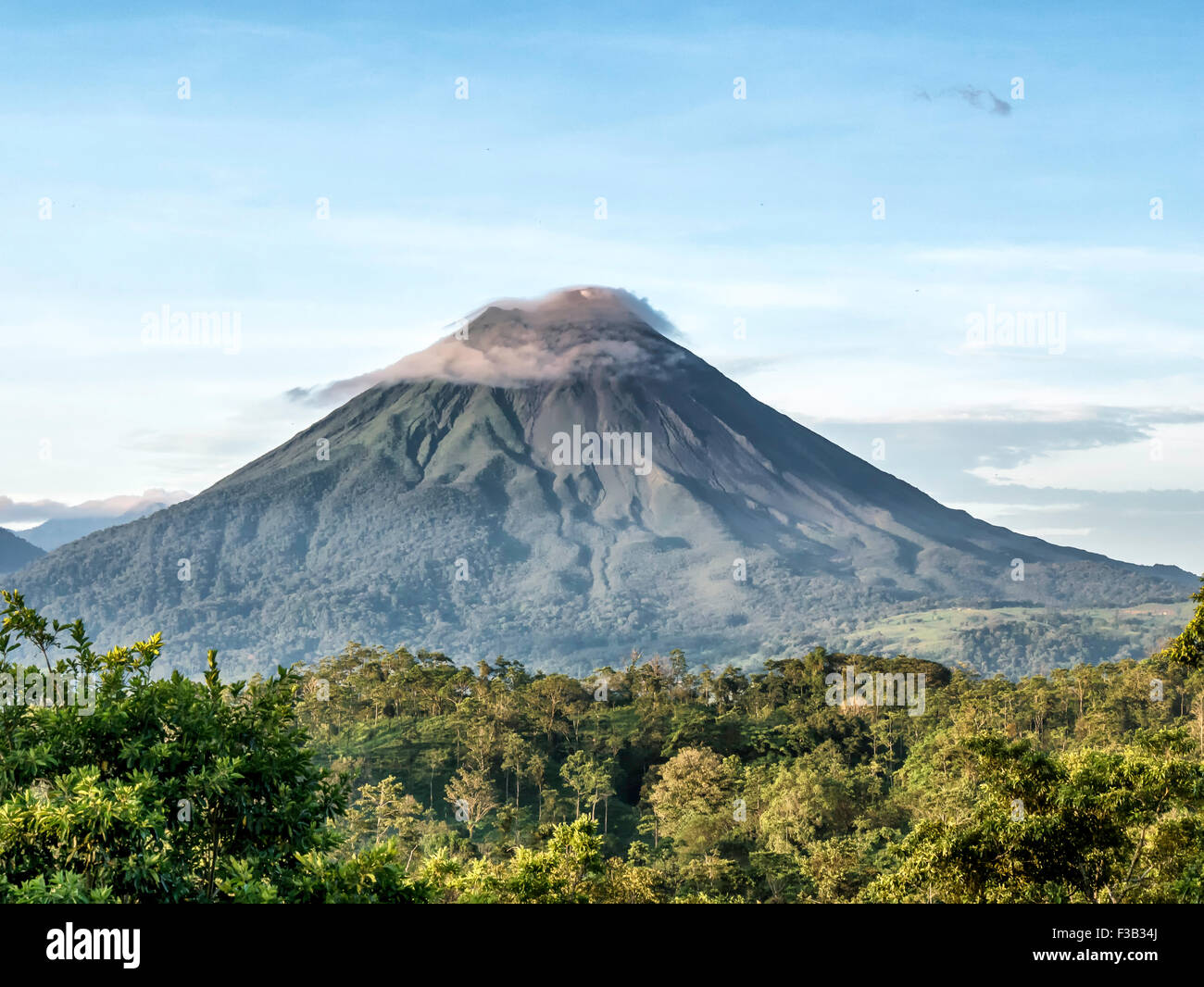 Volcan arenal costa rica Banque de photographies et d’images à haute ...