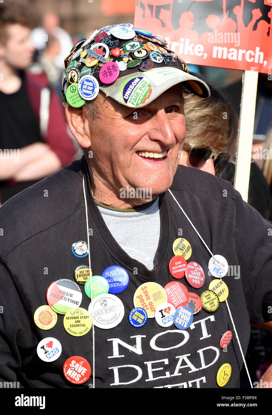 Veste recouverte de badges Banque de photographies et d’images à haute ...