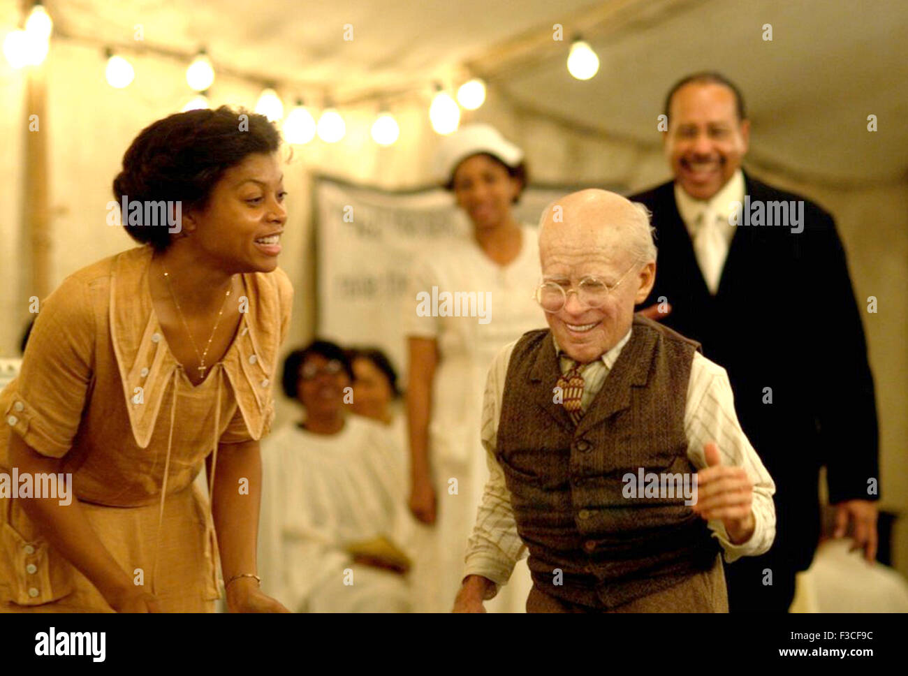 L'Etrange histoire DE BENJAMIN BUTTON 2008 Paramount Pictures film avec Brad Pitt que le vieil ...