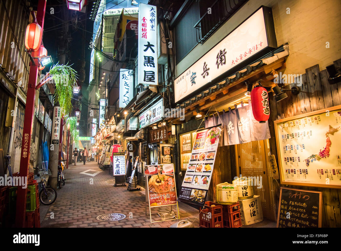 Shinjuku omoide yokocho Banque de photographies et d’images à haute ...