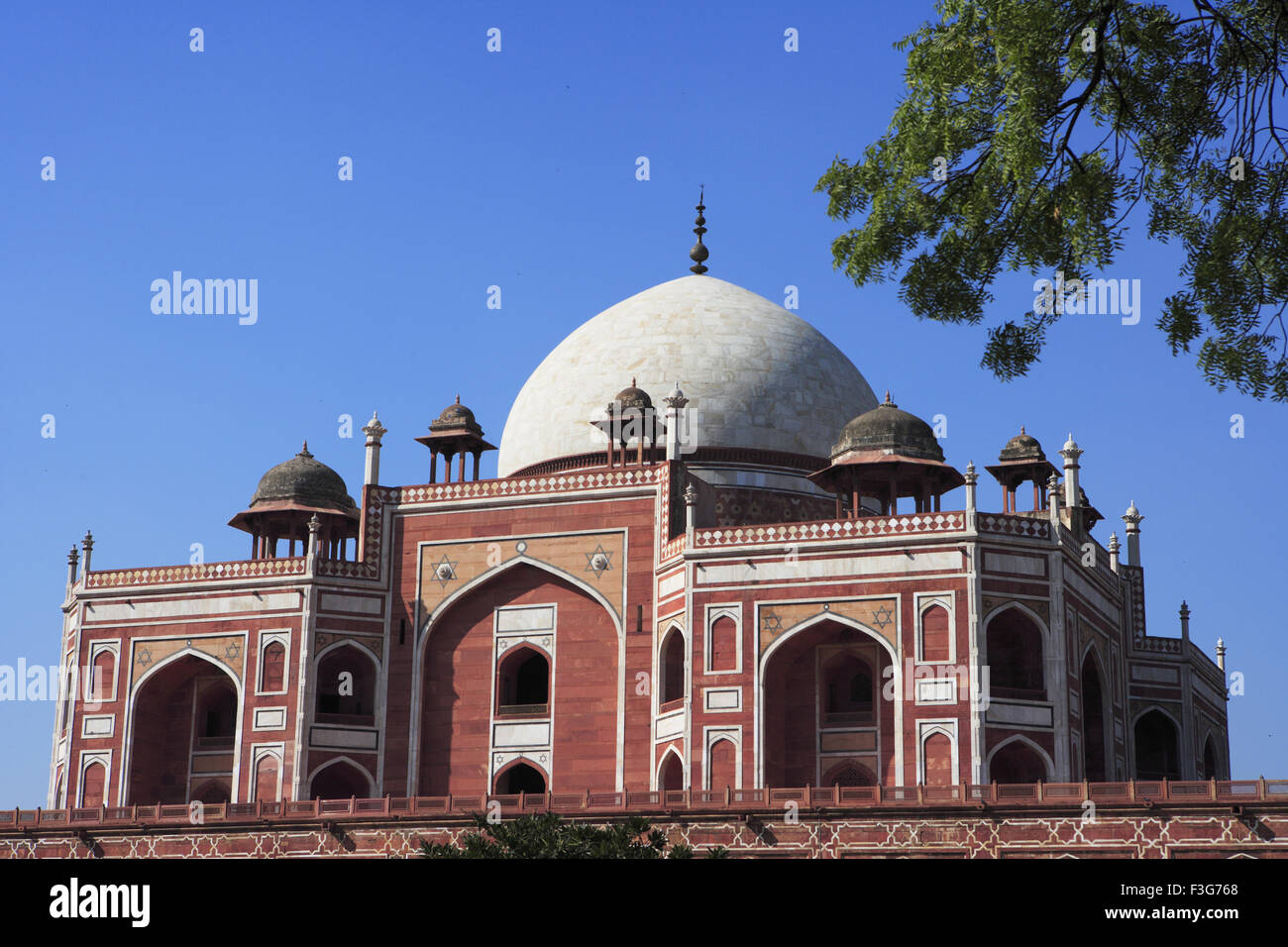 Tombe de Humayun construite en 1570 en grès rouge fabriqué à partir de ...