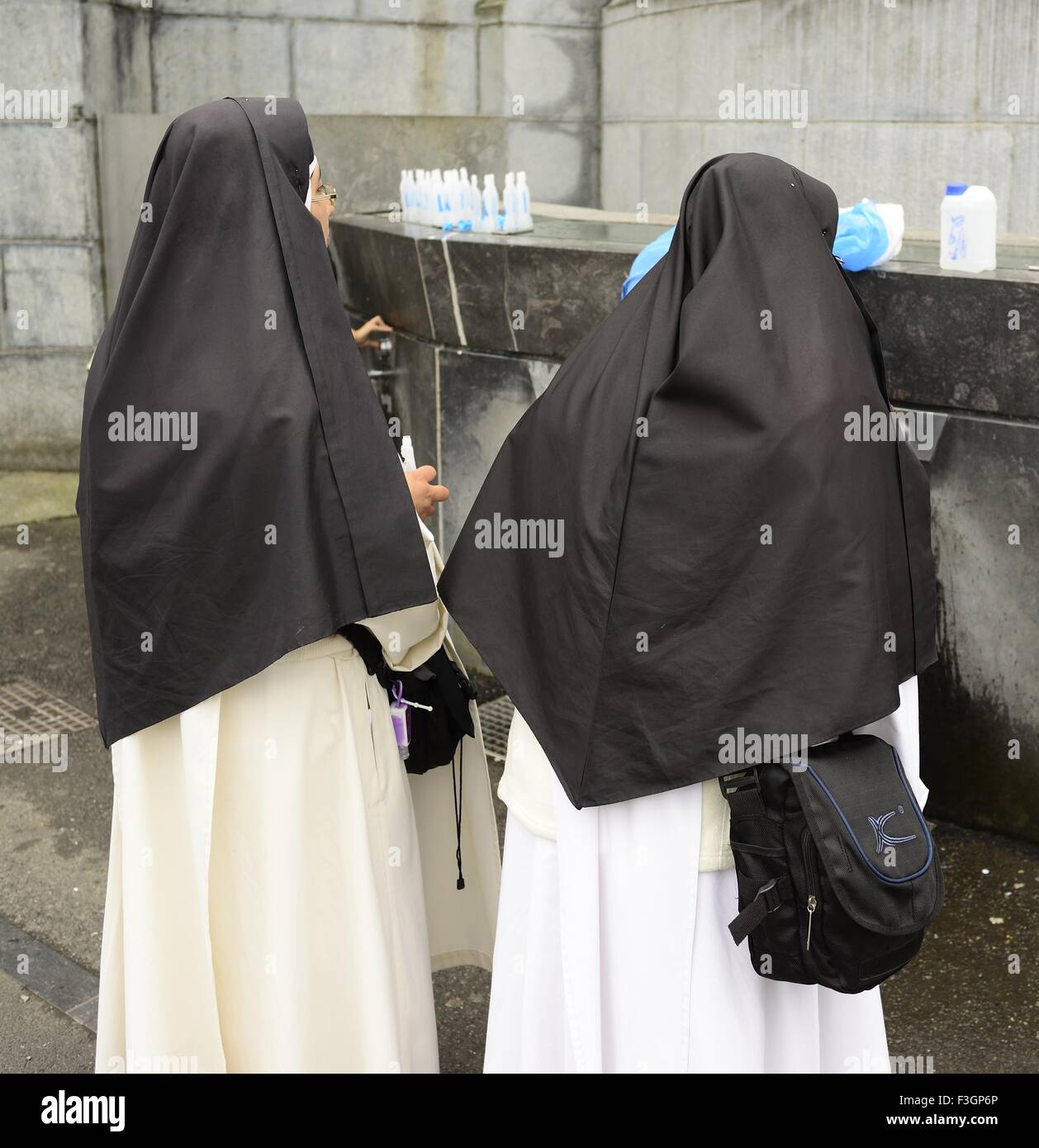 Les nonnes à Lourdes, sanctuaire et refuge dans les Hautes-Pyrénées ...