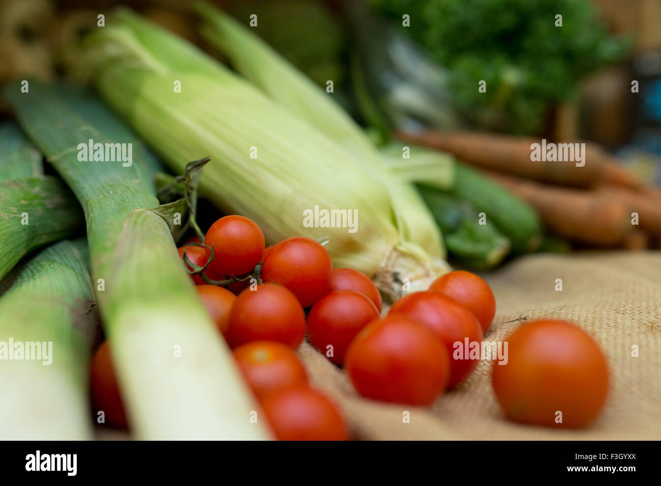 Sélection de fruits et légumes à un salon de l'alimentation Photo Stock ...
