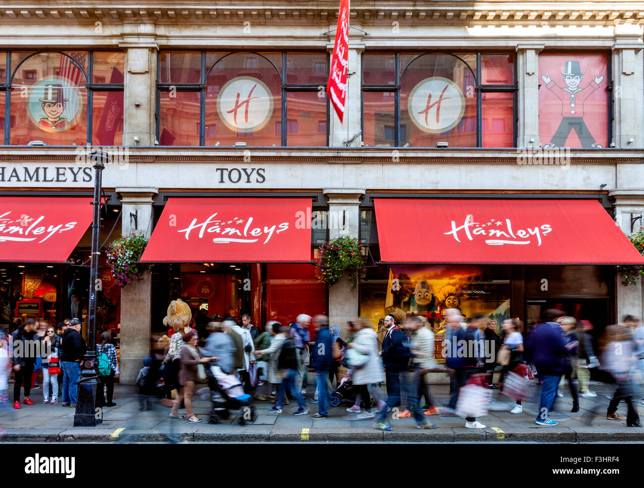 Hamleys london Banque de photographies et d’images à haute résolution - Alamy
