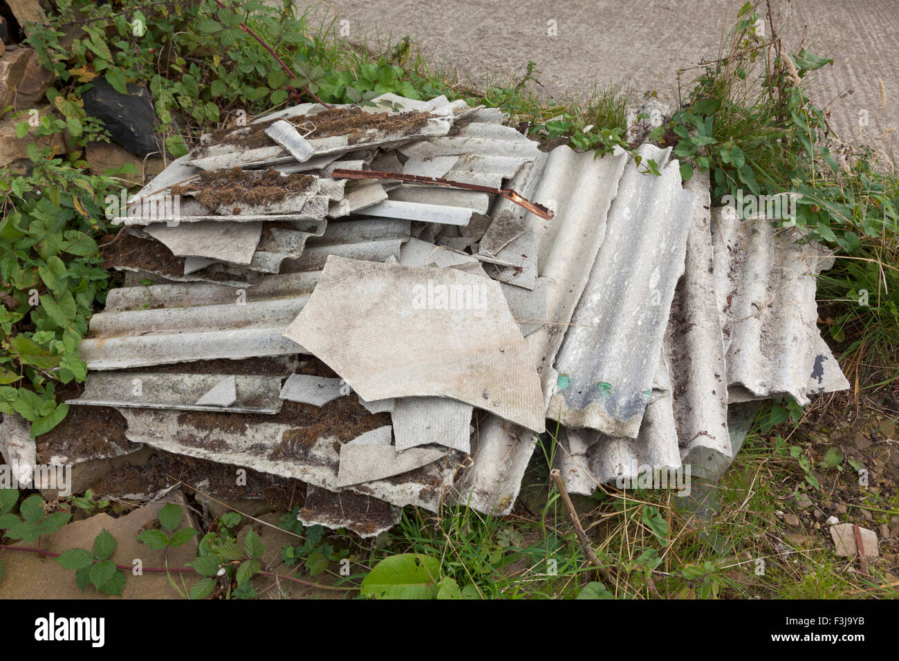 Toiture En Amiante Banque d'image et photos - Alamy