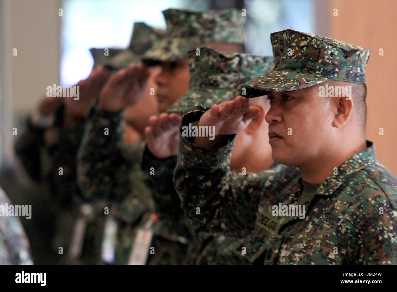 Taguig City, Philippines. 9 octobre, 2015. Des soldats de la Marine ...
