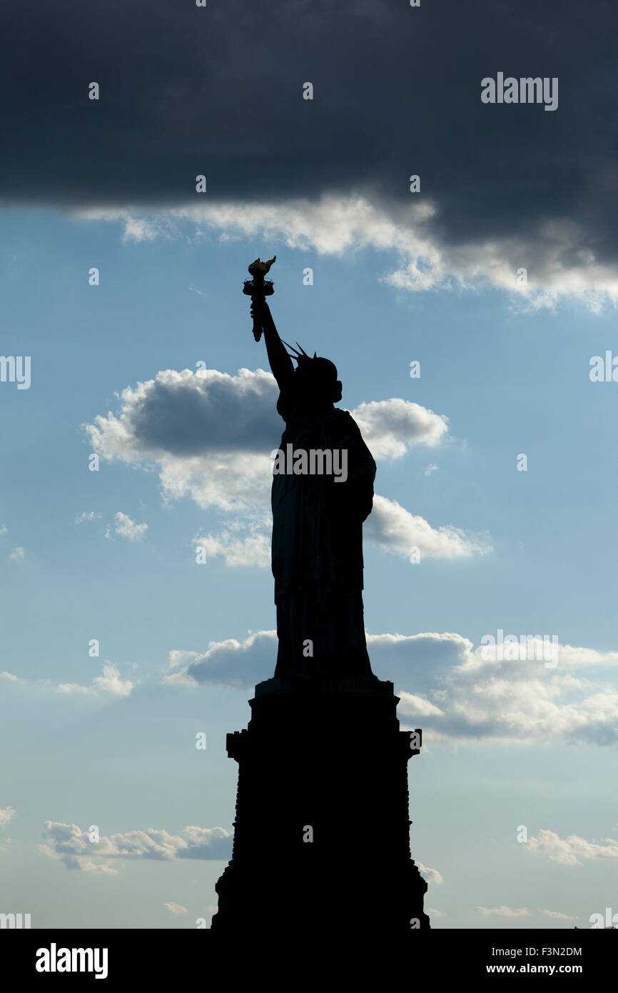 Statue de la liberte cadeau a uni des gens de france Banque de ...