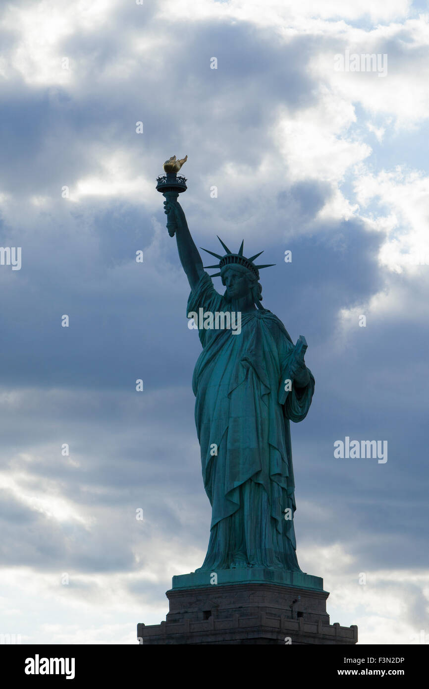 Statue de la liberte cadeau a uni des gens de france Banque de ...