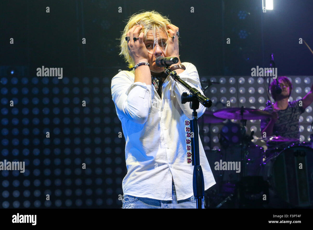 Ross lynch en train de jouer Banque de photographies et d’images à ...