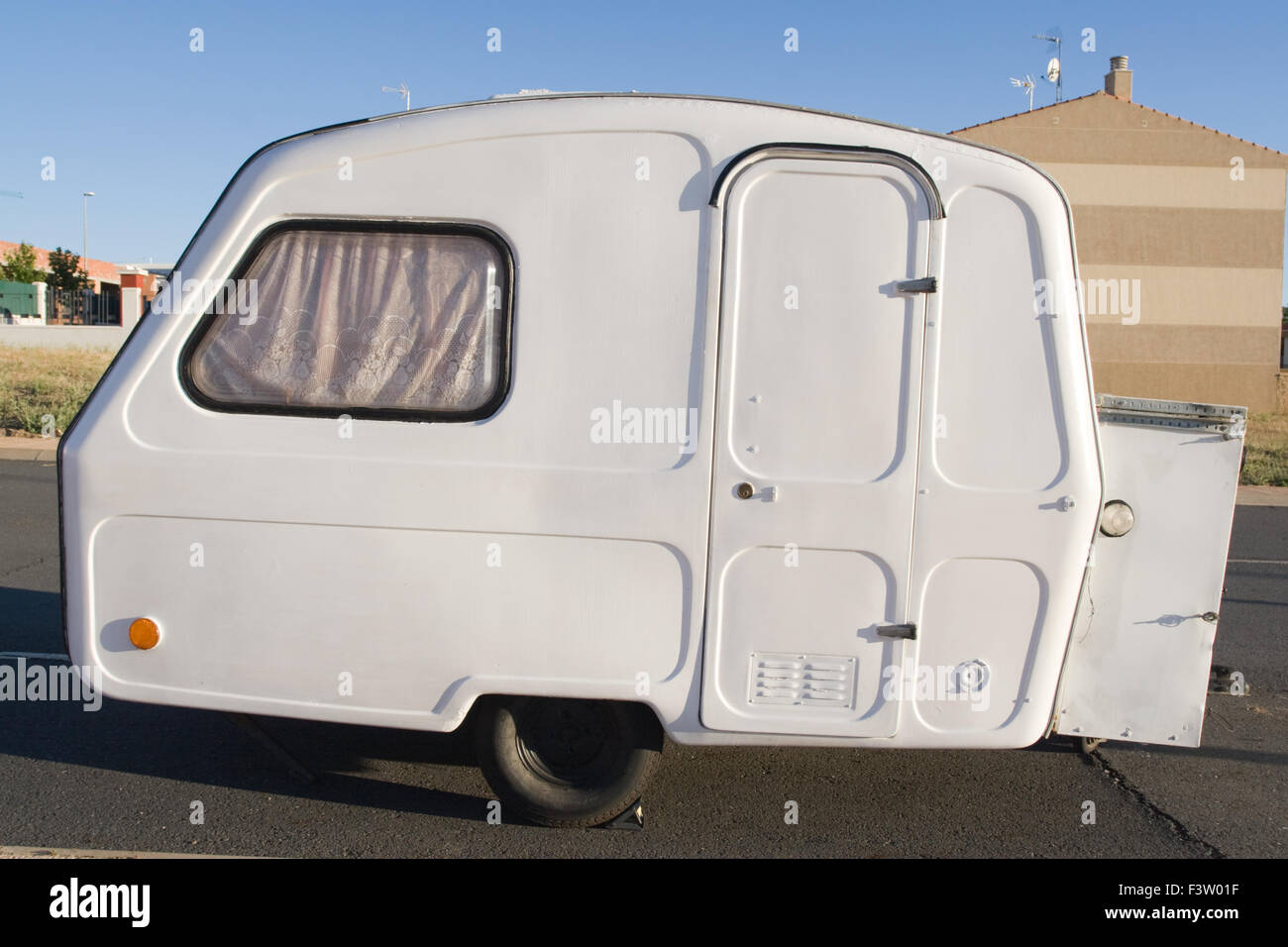 Tiny caravan Banque de photographies et d’images à haute résolution - Alamy