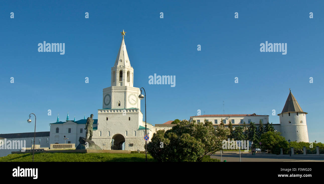 Spasskaya Bashnya - entrée au Kremlin de Kazan, forteresse de la ville ...