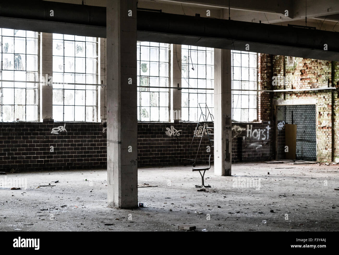 Old factory hall Banque de photographies et d’images à haute résolution ...