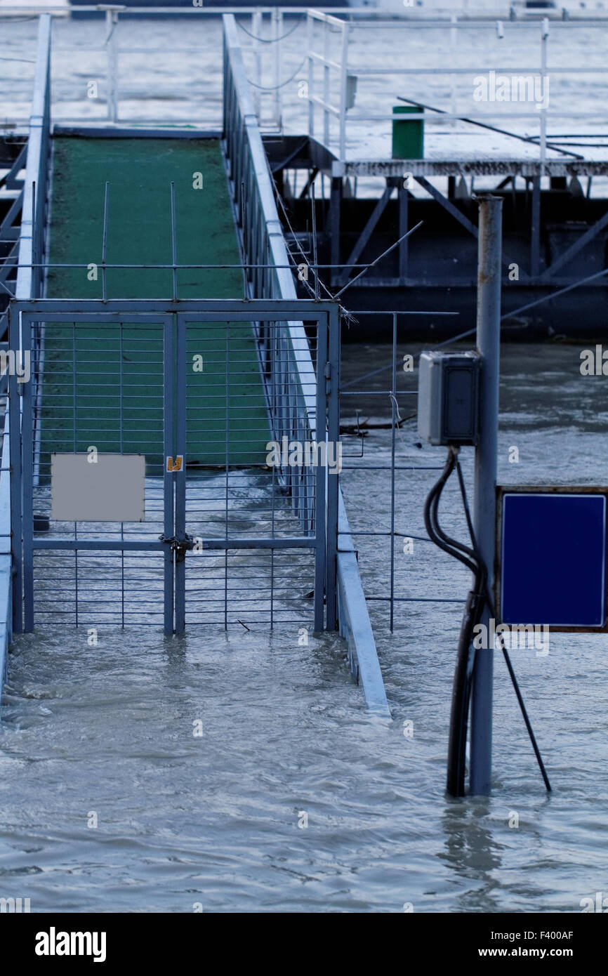 Flooding danube Banque de photographies et d’images à haute résolution ...