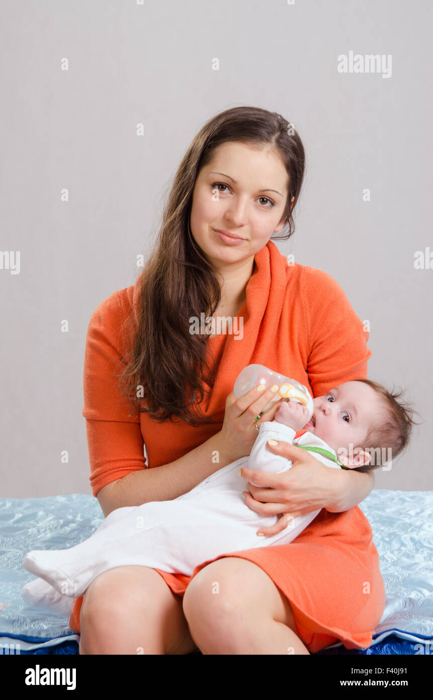 Jeune Maman Et Sa Fille Banque De Photographies Et Dimages à Haute