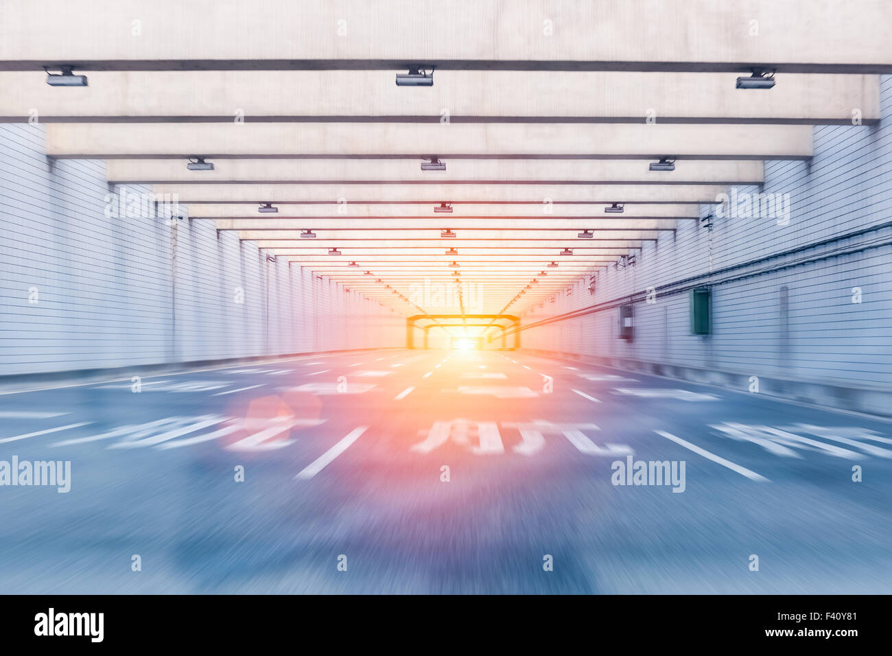 Tunnel autoroute Banque de photographies et d’images à haute résolution - Alamy