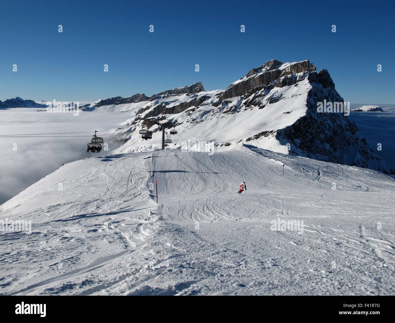 Panorama de montagnes avec mer de brouillard Banque de photographies et ...