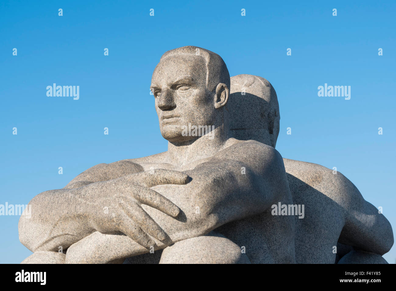 Les hommes assis, sculptures de granit par Gustav Vigeland Sculpture ...