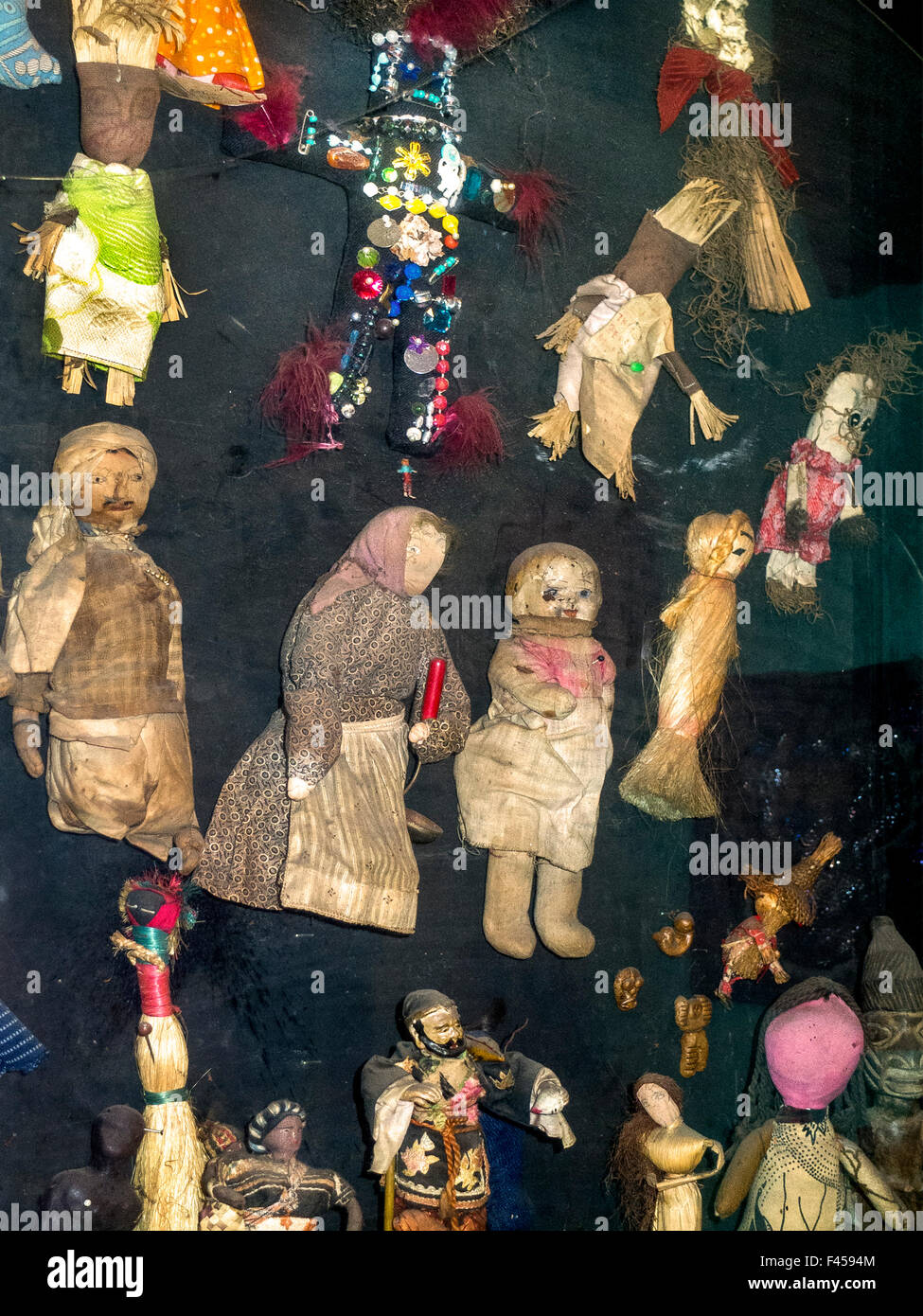 Poupées Voodoo soupçonnés d'avoir le mal des pouvoirs magiques sont ...