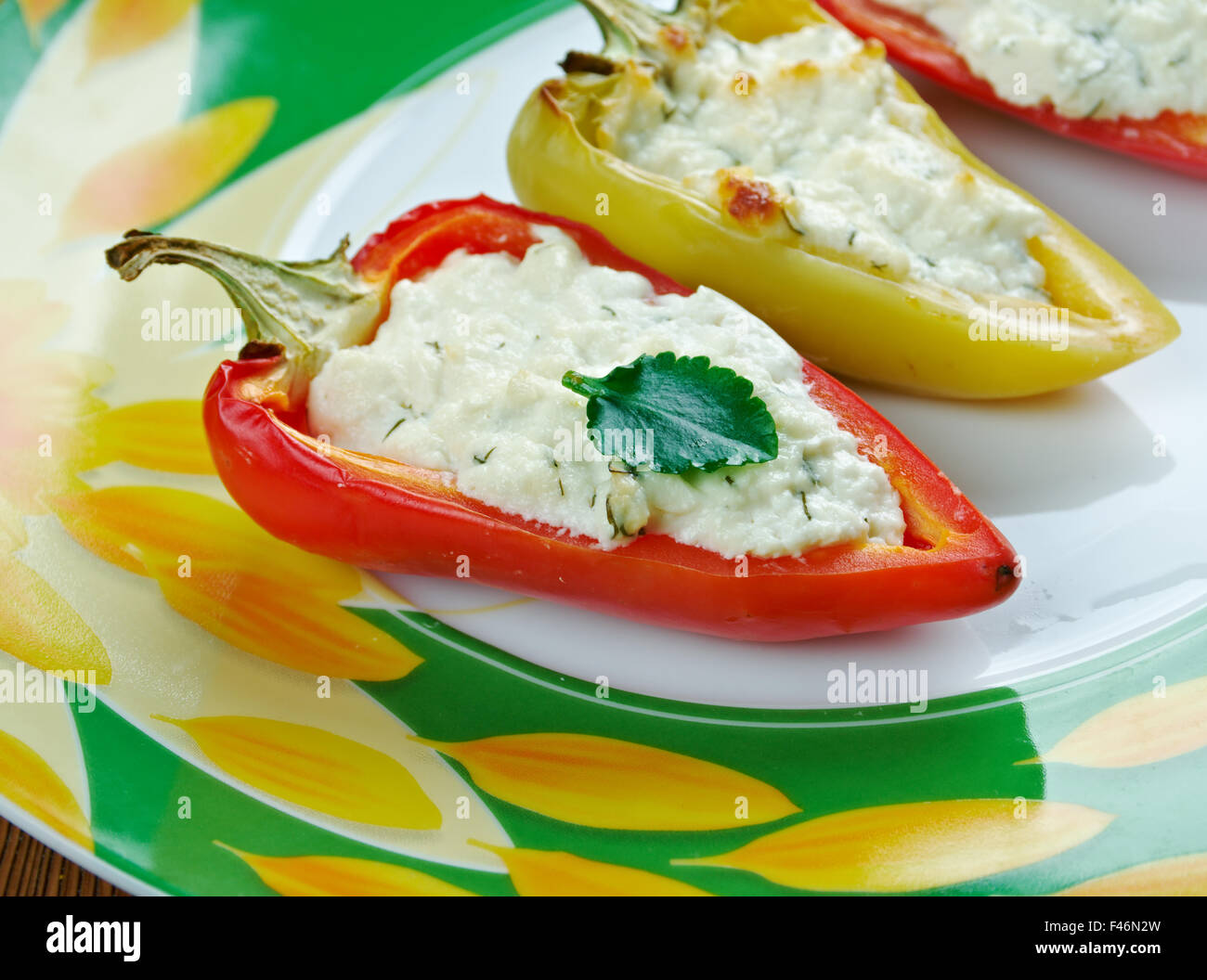 Peynirli biber - sarması poivrons farcis au fromage.La cuisine Turque ...