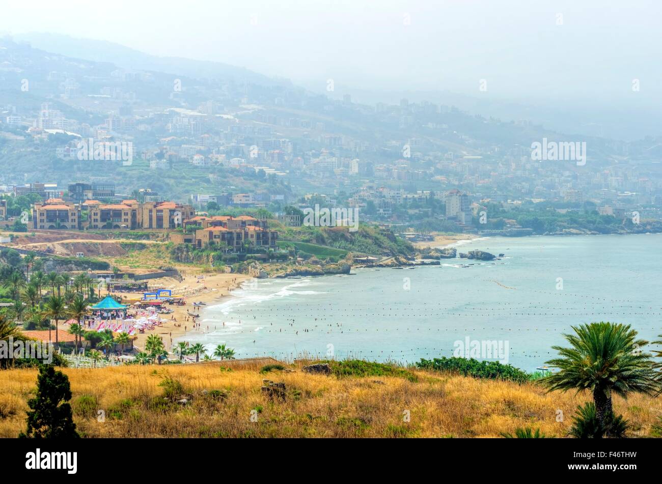 L'une des plages de Byblos au Liban à la mer Méditerranée. Une scène d ...