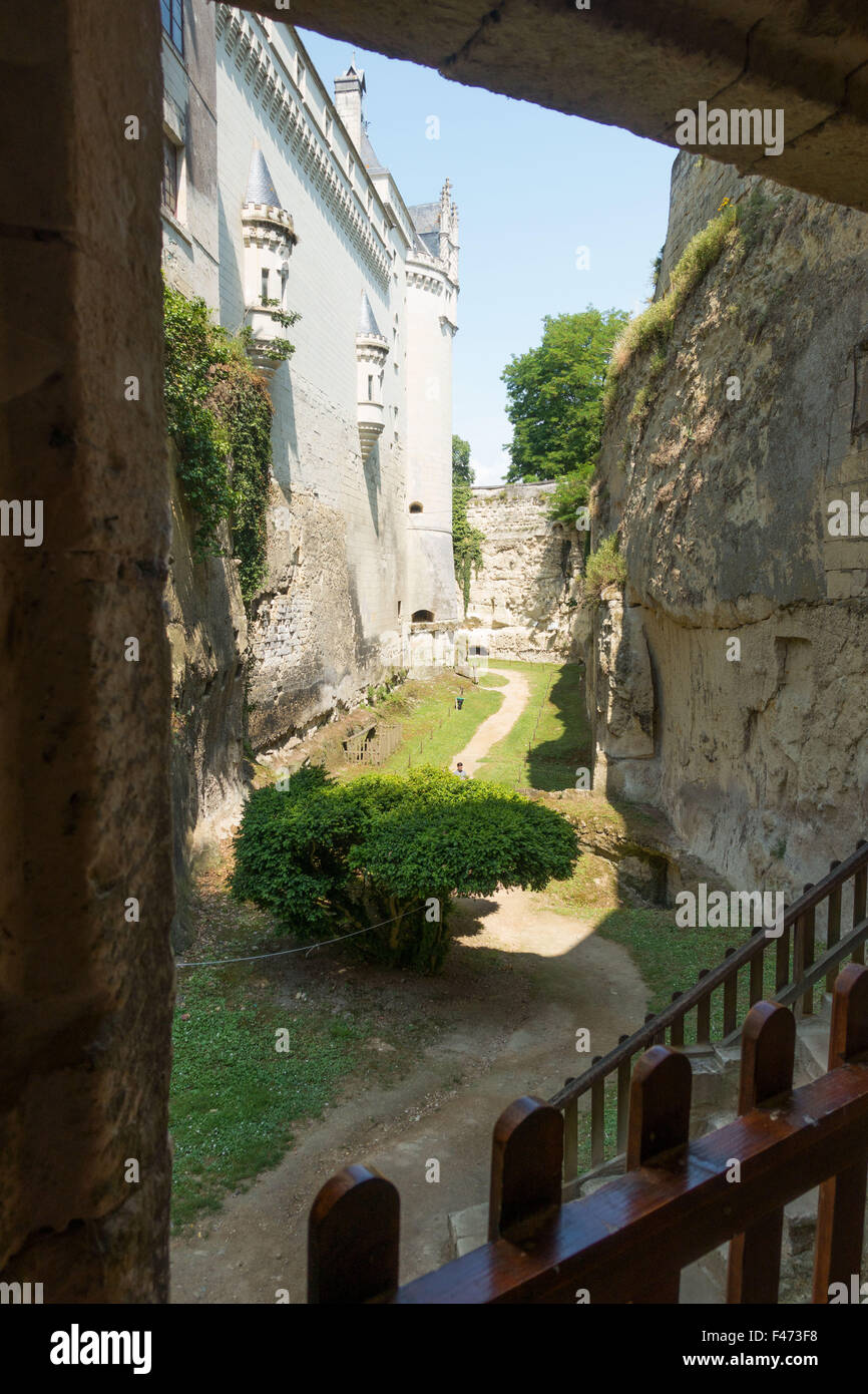 Le fossé sec du Château de Brézé en France, Loire Valley, d'où le 12e ...