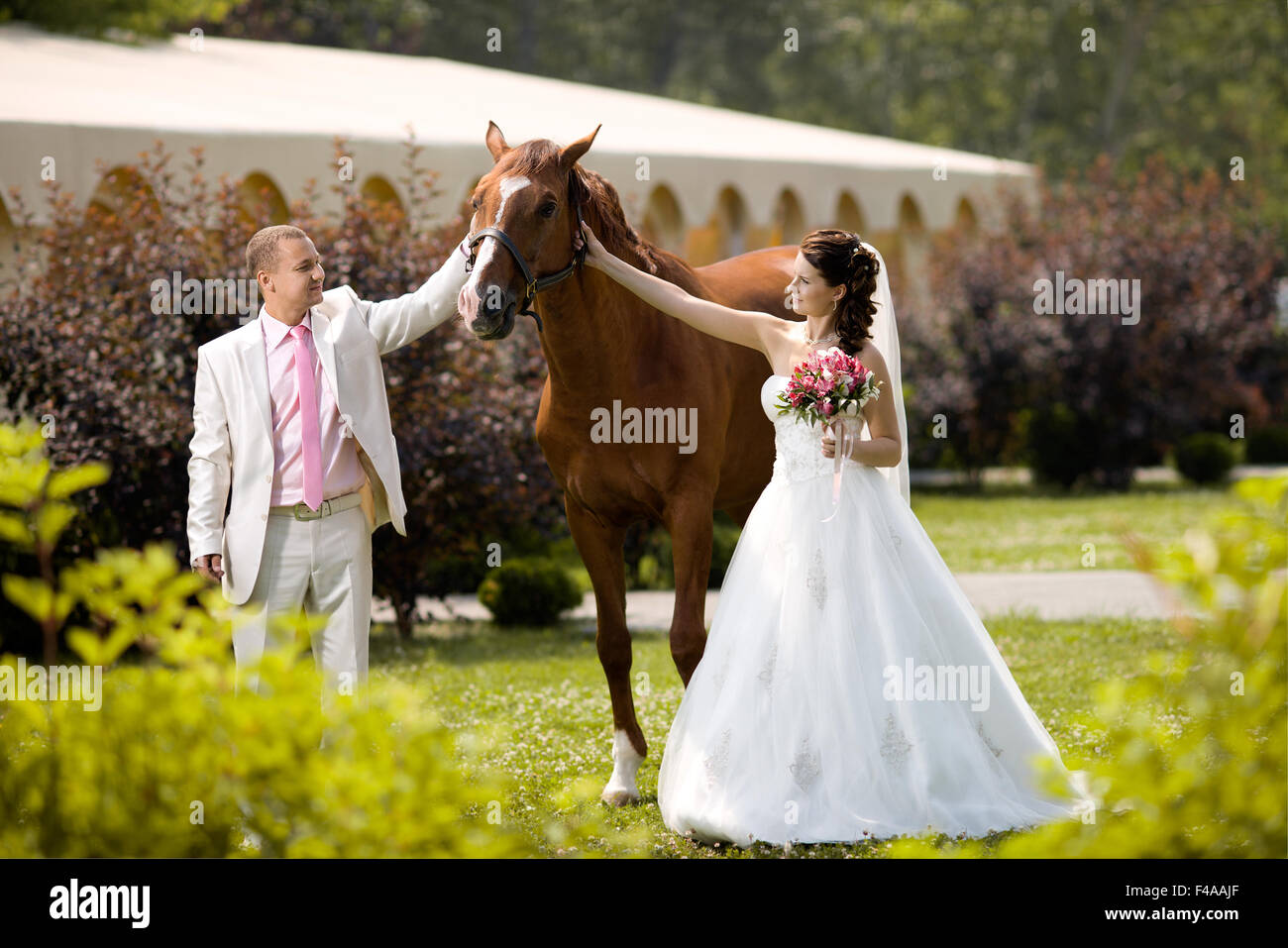Couple marié Banque de photographies et d’images à haute résolution - Alamy