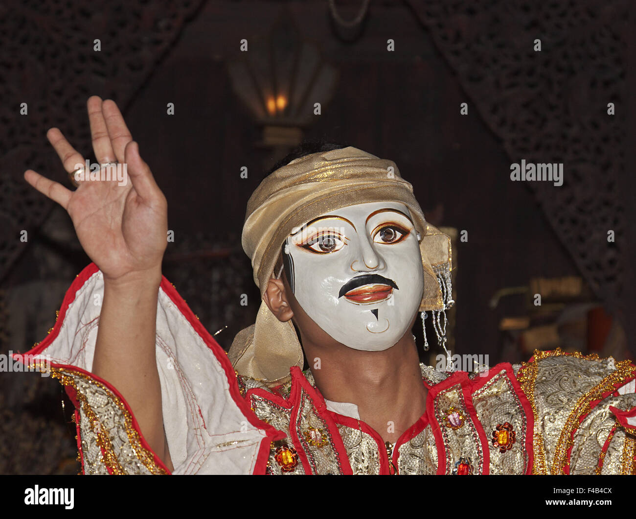 Costumes birmans Banque de photographies et d’images à haute résolution ...