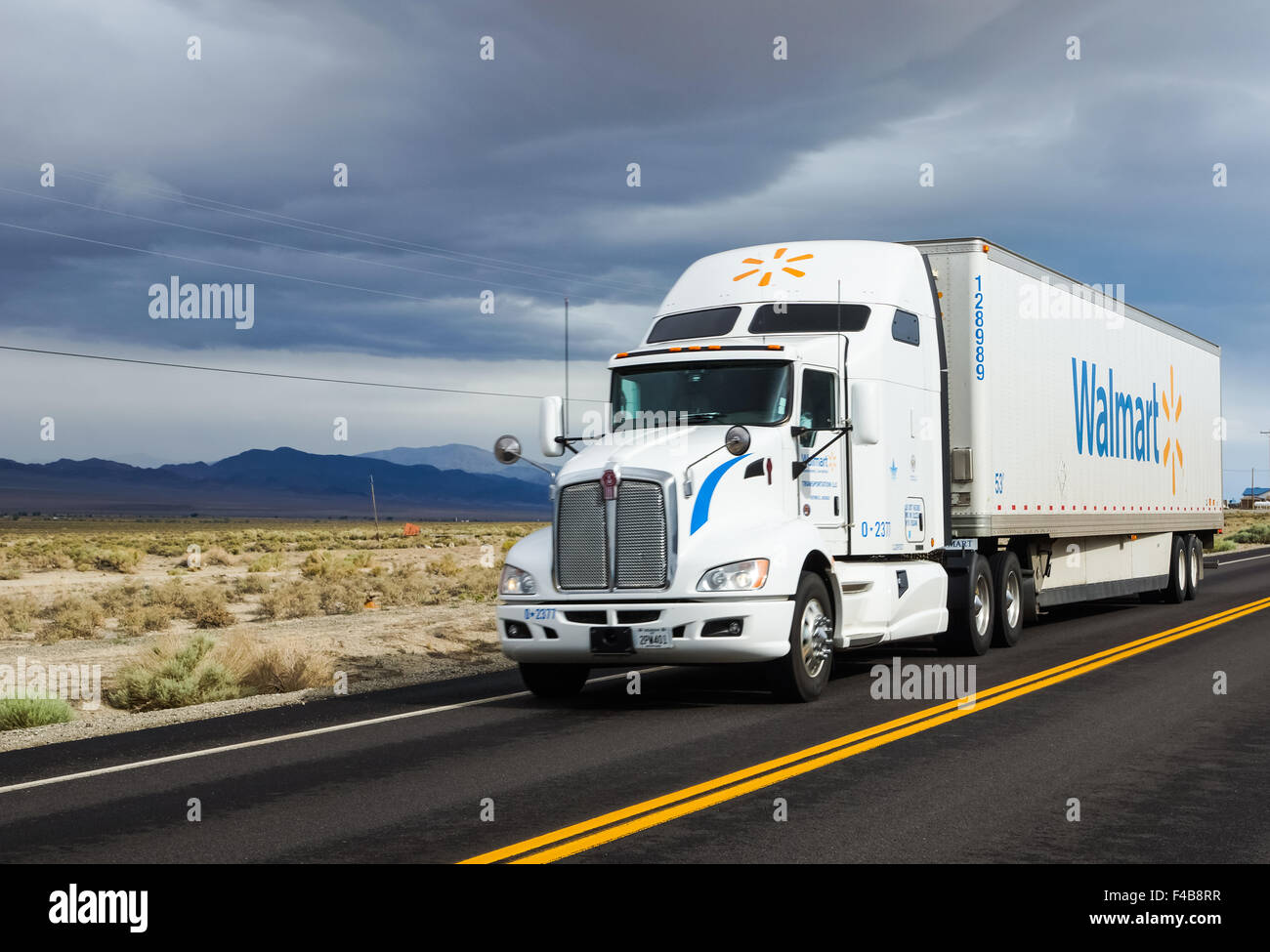 Walmart Truck Banque d'image et photos - Alamy