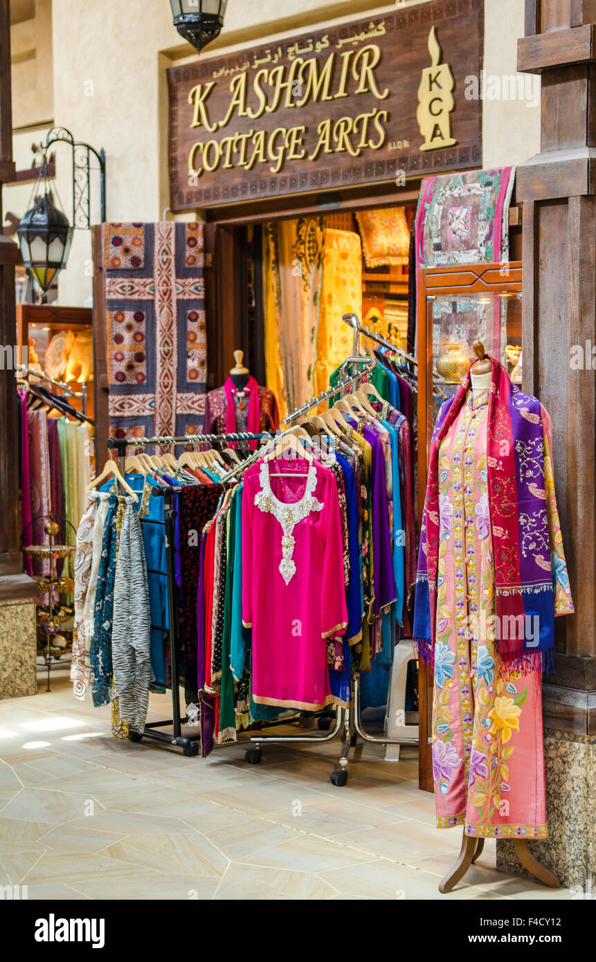 United arab emirates textiles Banque de photographies et d’images à ...