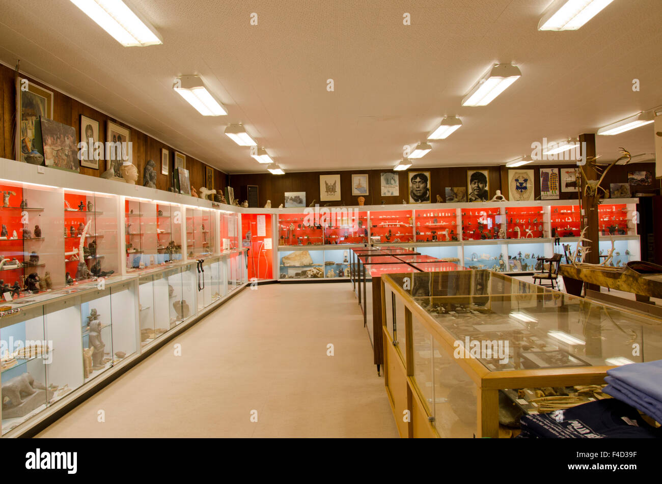 Canada, Manitoba, Churchill, Eskimo Museum. Belle collection de ...
