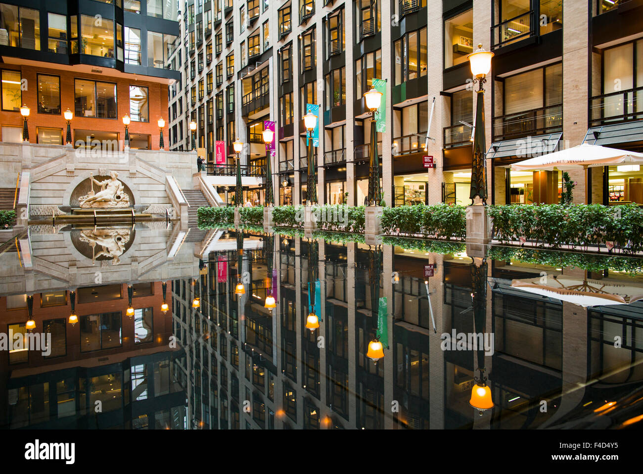 Canada, Montréal, Centre de commerce mondial de Montréal, le World ...