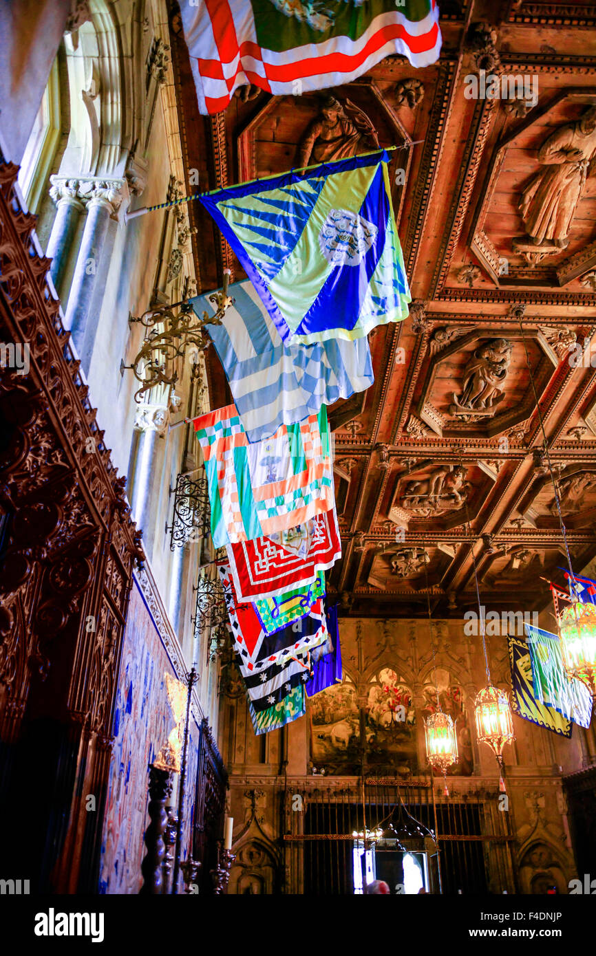 La salle à manger à l'intérieur du plafond du Château Hearst, construit ...