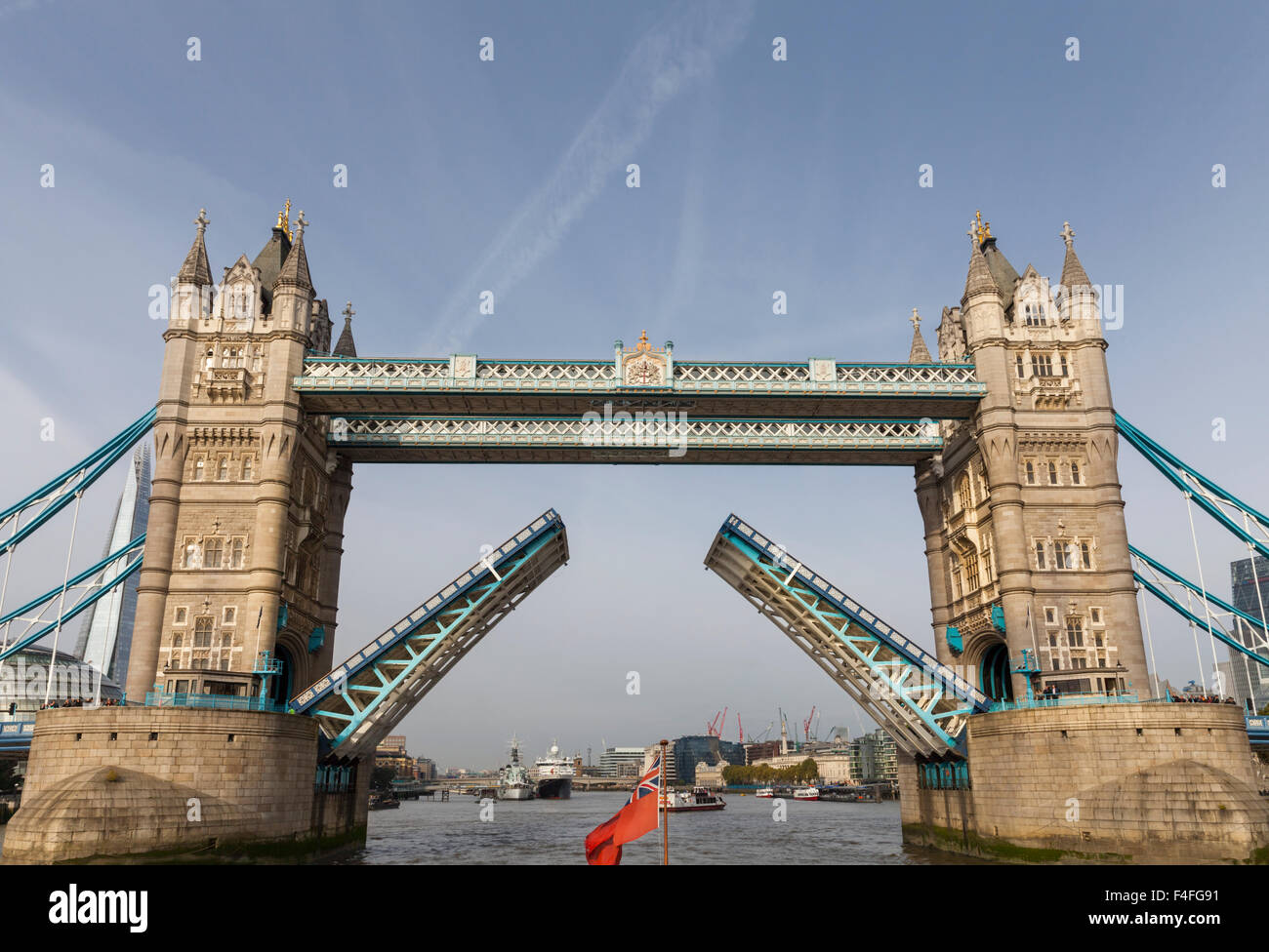 Tower bridge ouvert Banque de photographies et d’images à haute ...