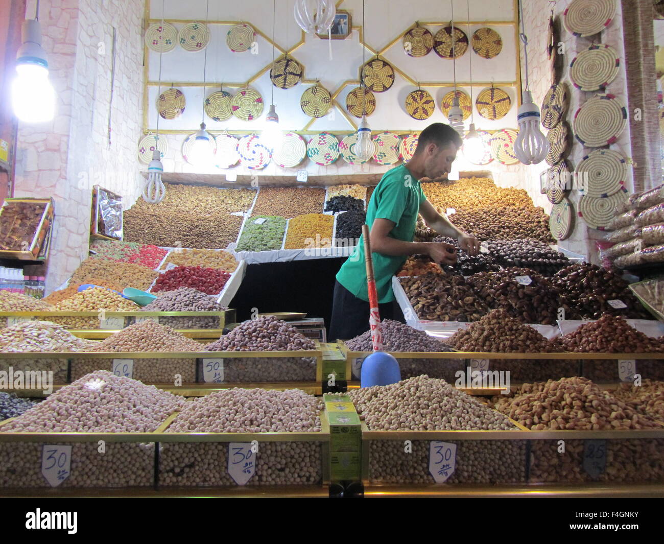 Marrakech souk dry fruit Banque de photographies et d’images à haute ...