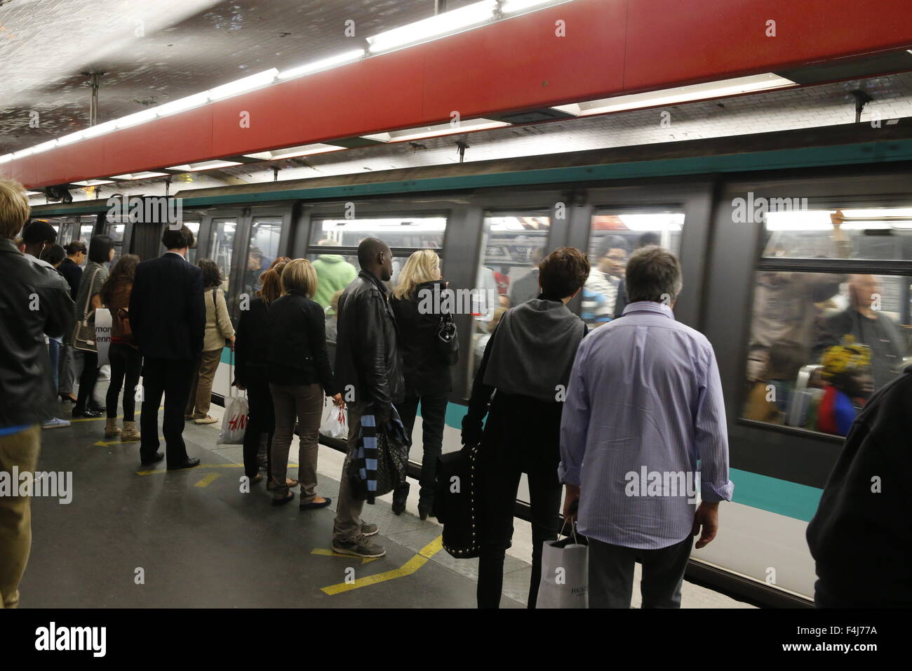 Metro station paris france Banque de photographies et d’images à haute ...