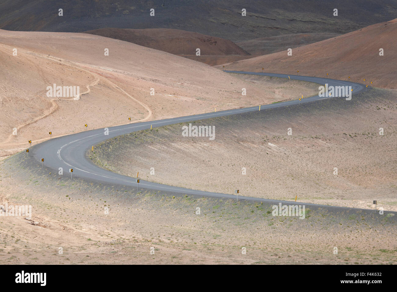 Courbes de lacet sur une route montagneuse Banque de photographies et d ...